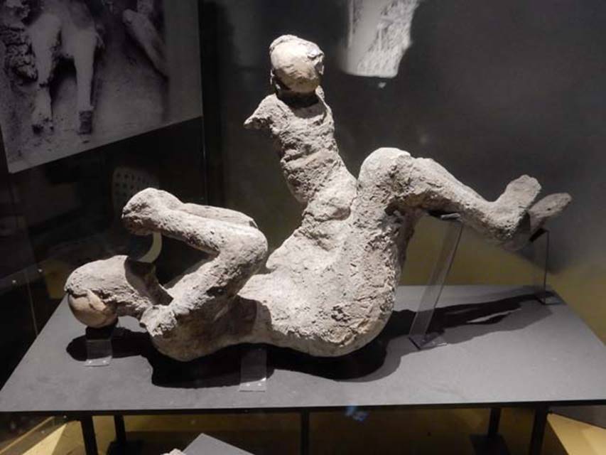 VI.17.42, Pompeii, May 2018. Plaster cast of a woman (52) and child (51 ...