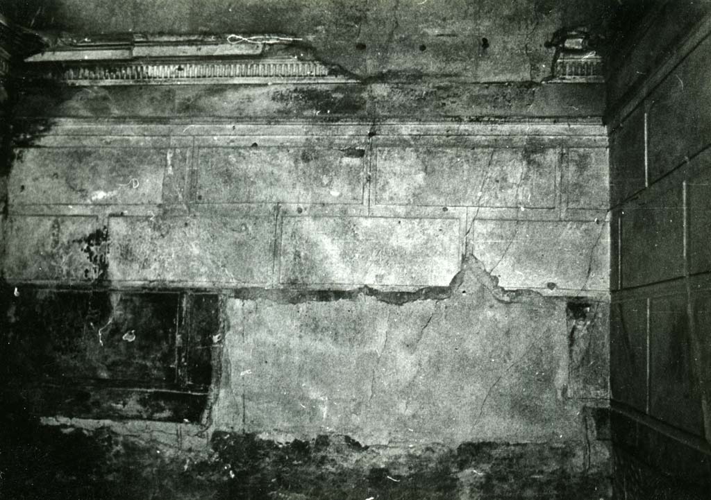 I.15.1 Pompeii. 1966. House, room right W of fauces, N wall. Photo ...